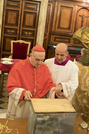 Giubileo, primi colpi di piccone alla Porta Santa di San Pietro ...